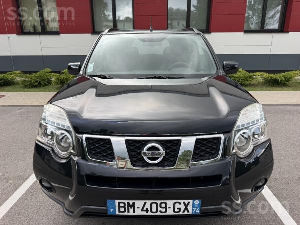 Black Nissan X-Trail 2011 in Riga, with an engine capacity of 2.00 L and mileage of 231 thousand km for 7550 €, photo 2 on AUTOMOTO.COM.LV