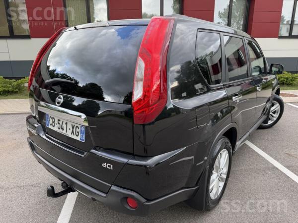 Black Nissan X-Trail 2011 in Riga, with an engine capacity of 2.00 L and mileage of 231 thousand km for 7550 €, photo 4 on AUTOMOTO.COM.LV