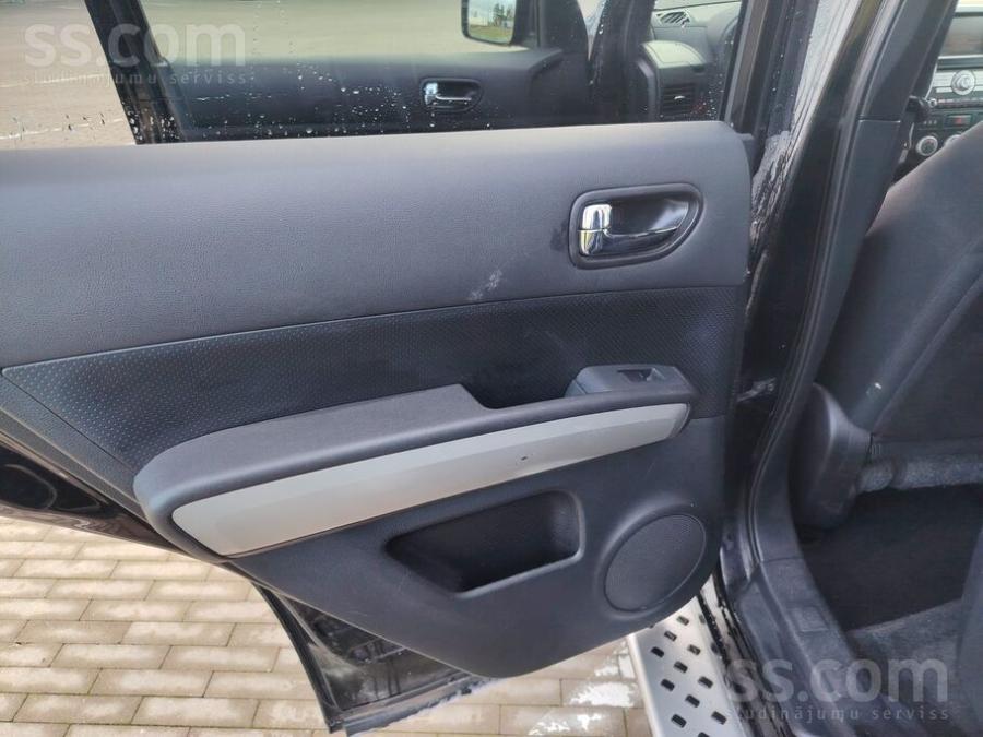 Melns Nissan X-Trail 2011 Rēzekne, ar dzinēja tilpumu 2.00 L un nobraukumu 246 tūkst. km par 6390 €, foto 4 vietnē AUTOMOTO.COM.LV