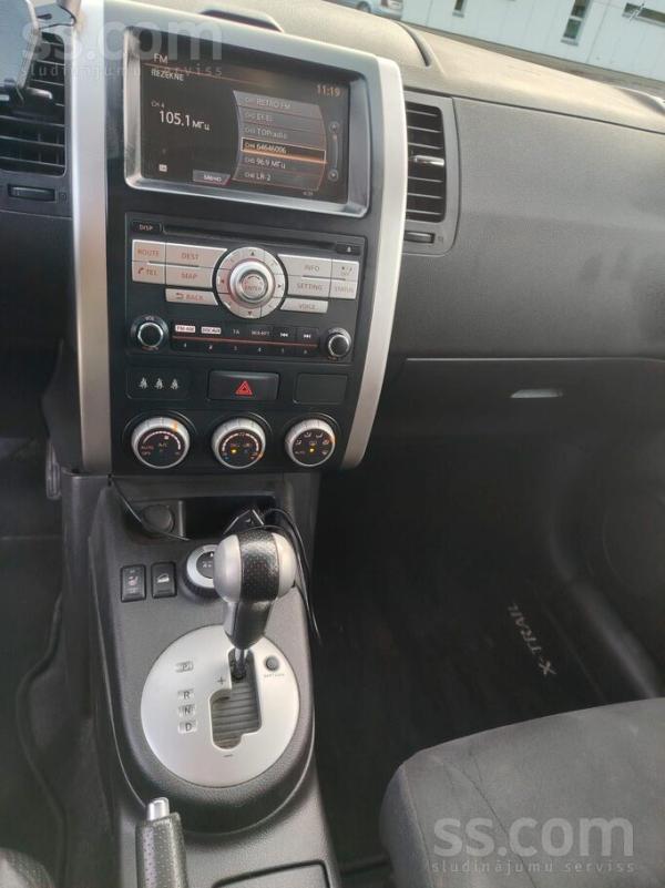 Black Nissan X-Trail 2011 in Rezekne, with an engine capacity of 2.00 L and mileage of 246 thousand km for 6390 €, photo 6 on AUTOMOTO.COM.LV