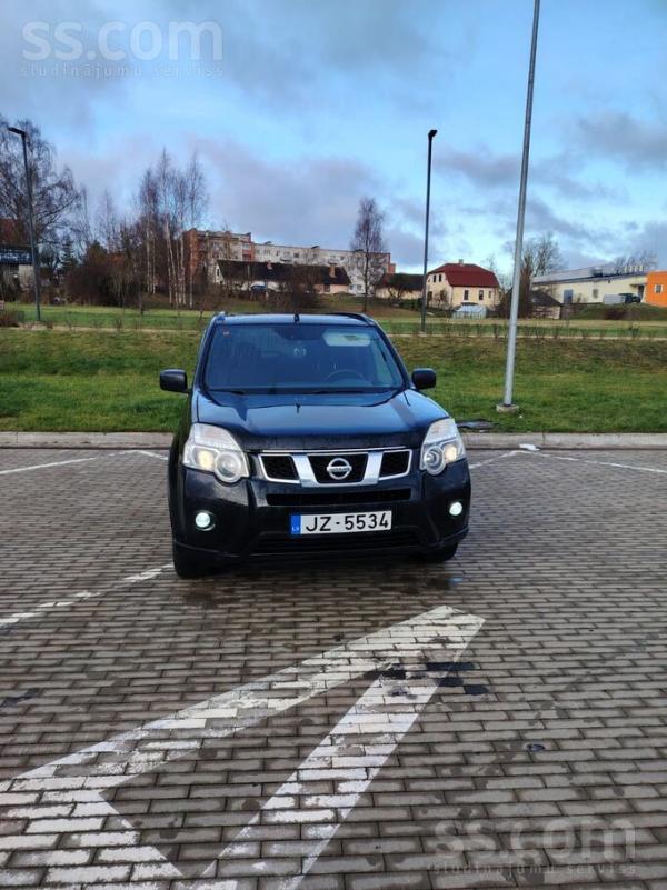 Black Nissan X-Trail 2011 in Rezekne, with an engine capacity of 2.00 L and mileage of 246 thousand km for 6390 €, photo 10 on AUTOMOTO.COM.LV