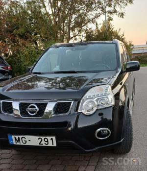 Melns Nissan X-Trail 2011 Rīga, ar dzinēja tilpumu 2.00 L un nobraukumu 353 tūkst. km par 4500 €, foto  vietnē AUTOMOTO.COM.LV