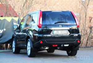 Black Nissan X-Trail 2012 in Rezekne, with an engine capacity of 2.00 L and mileage of 321 thousand km for 6495 €, photo 3 on AUTOMOTO.COM.LV