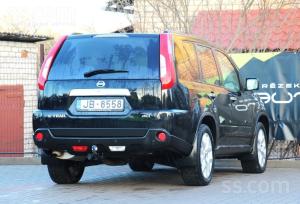 Black Nissan X-Trail 2012 in Rezekne, with an engine capacity of 2.00 L and mileage of 321 thousand km for 6495 €, photo 4 on AUTOMOTO.COM.LV