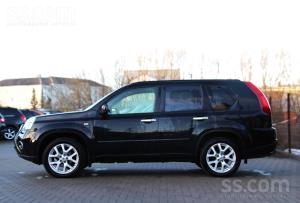 Black Nissan X-Trail 2012 in Rezekne, with an engine capacity of 2.00 L and mileage of 321 thousand km for 6495 €, photo 5 on AUTOMOTO.COM.LV