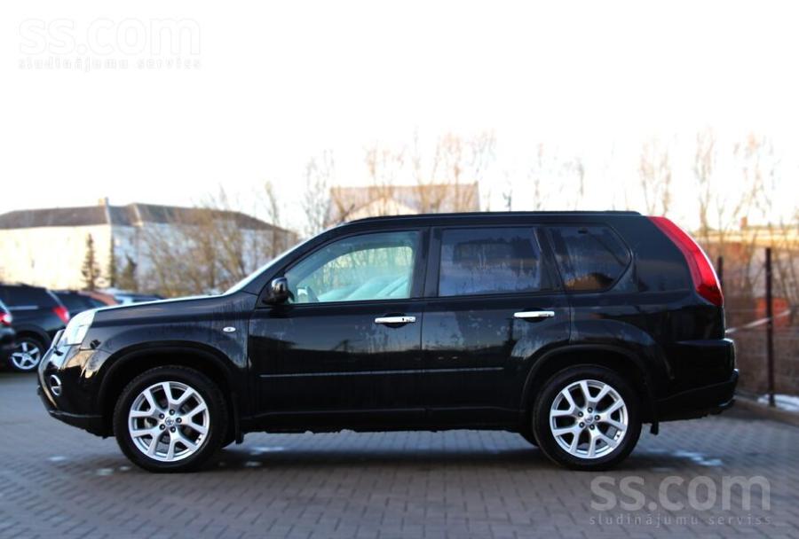 Black Nissan X-Trail 2012 in Rezekne, with an engine capacity of 2.00 L and mileage of 321 thousand km for 6495 €, photo 5 on AUTOMOTO.COM.LV
