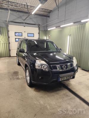 Melns Nissan X-Trail 2012 Tallina, ar dzinēja tilpumu 2.00 L un nobraukumu 188 tūkst. km par 7500 €, foto  vietnē AUTOMOTO.COM.LV