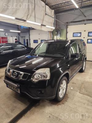 Melns Nissan X-Trail 2012 Tallina, ar dzinēja tilpumu 2.00 L un nobraukumu 188 tūkst. km par 7500 €, foto 2 vietnē AUTOMOTO.COM.LV