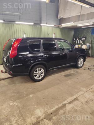 Melns Nissan X-Trail 2012 Tallina, ar dzinēja tilpumu 2.00 L un nobraukumu 188 tūkst. km par 7500 €, foto 3 vietnē AUTOMOTO.COM.LV