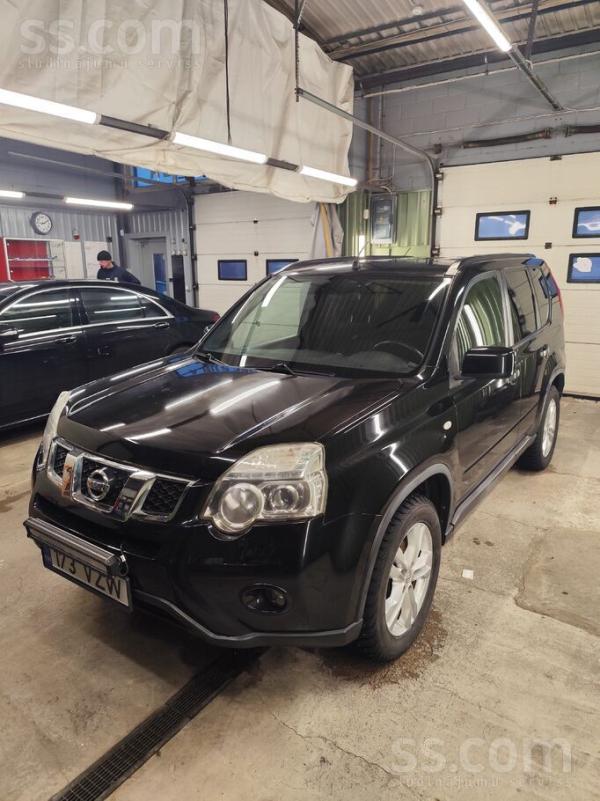 Melns Nissan X-Trail 2012 Tallina, ar dzinēja tilpumu 2.00 L un nobraukumu 188 tūkst. km par 6990 €, foto 2 vietnē AUTOMOTO.COM.LV