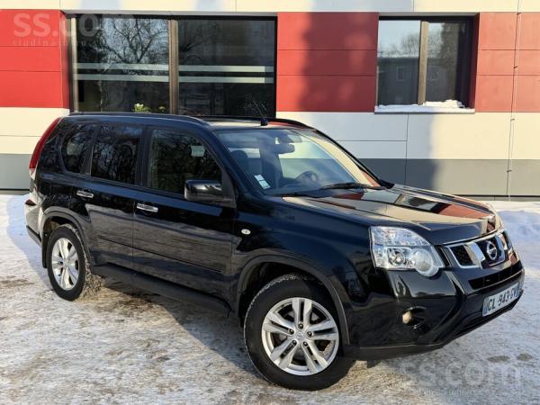 Black Nissan X-Trail 2012 in Riga, with an engine capacity of 2.00 L and mileage of 232 thousand km for 7250 €, photo 3 on AUTOMOTO.COM.LV