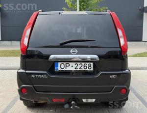 Black Nissan X-Trail 2012 in Riga, with an engine capacity of 2.00 L and mileage of 260 thousand km for 9400 €, photo 5 on AUTOMOTO.COM.LV