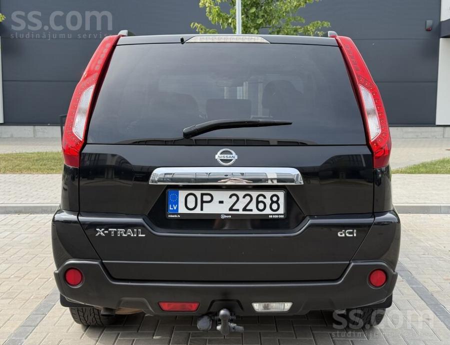 Black Nissan X-Trail 2012 in Riga, with an engine capacity of 2.00 L and mileage of 260 thousand km for 9400 €, photo 5 on AUTOMOTO.COM.LV