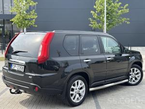 Black Nissan X-Trail 2012 in Riga, with an engine capacity of 2.00 L and mileage of 260 thousand km for 9400 €, photo 6 on AUTOMOTO.COM.LV