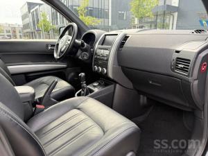 Black Nissan X-Trail 2012 in Riga, with an engine capacity of 2.00 L and mileage of 260 thousand km for 9400 €, photo 16 on AUTOMOTO.COM.LV