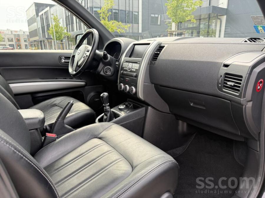 Black Nissan X-Trail 2012 in Riga, with an engine capacity of 2.00 L and mileage of 260 thousand km for 9400 €, photo 16 on AUTOMOTO.COM.LV