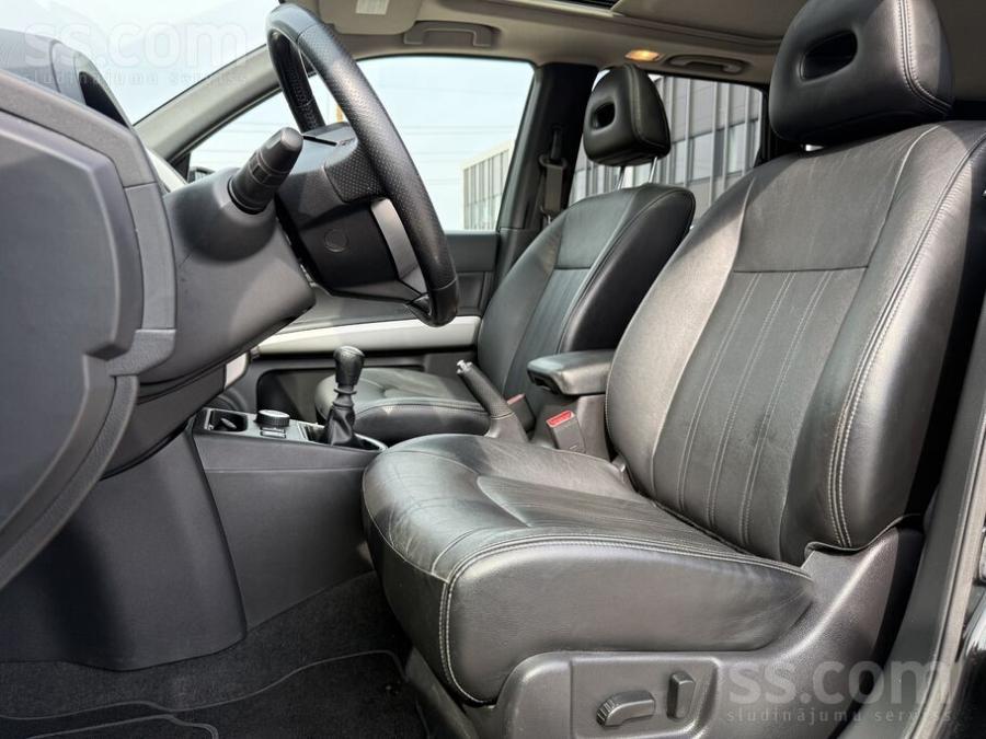 Black Nissan X-Trail 2012 in Riga, with an engine capacity of 2.00 L and mileage of 260 thousand km for 9400 €, photo 18 on AUTOMOTO.COM.LV