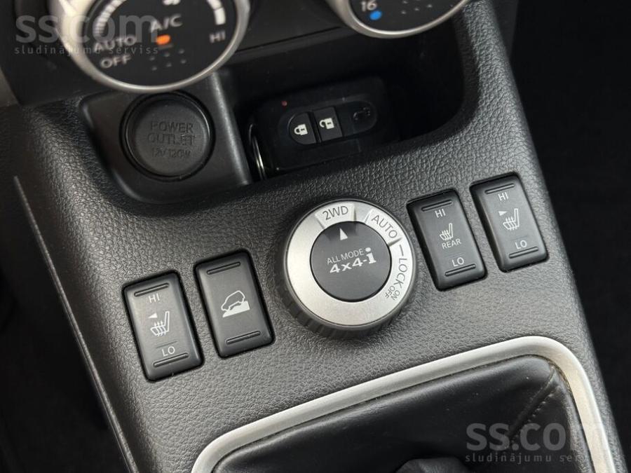 Black Nissan X-Trail 2012 in Riga, with an engine capacity of 2.00 L and mileage of 260 thousand km for 9400 €, photo 19 on AUTOMOTO.COM.LV