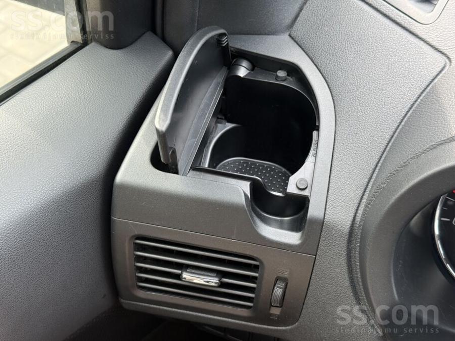Black Nissan X-Trail 2012 in Riga, with an engine capacity of 2.00 L and mileage of 260 thousand km for 9400 €, photo 20 on AUTOMOTO.COM.LV