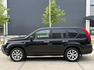 Black Nissan X-Trail 2012 in Riga, with an engine capacity of 2.00 L and mileage of 260 thousand km for 9400 €, photo 3 on AUTOMOTO.COM.LV