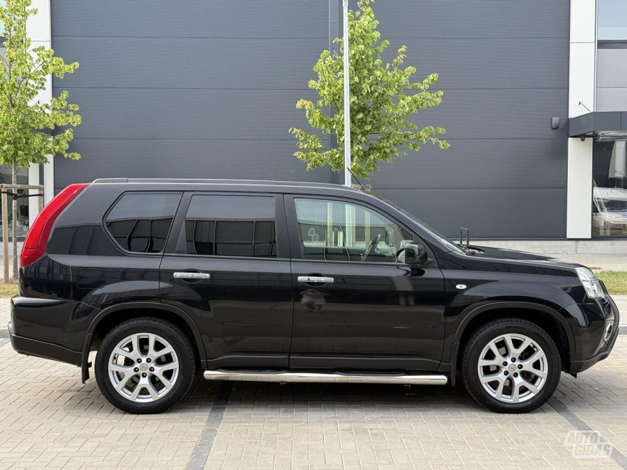Black Nissan X-Trail 2012 in Riga, with an engine capacity of 2.00 L and mileage of 260 thousand km for 9400 €, photo 7 on AUTOMOTO.COM.LV