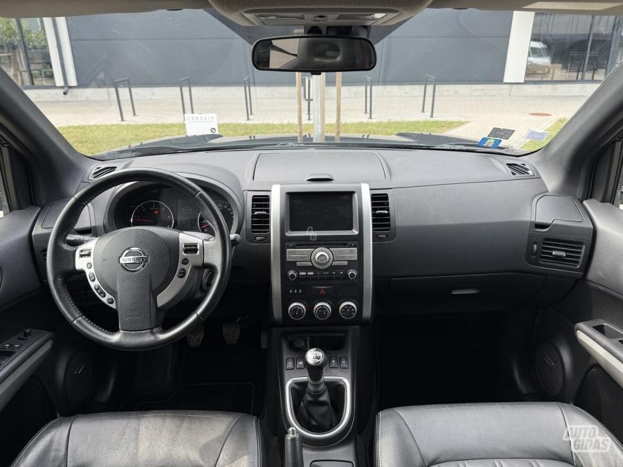 Black Nissan X-Trail 2012 in Riga, with an engine capacity of 2.00 L and mileage of 260 thousand km for 9400 €, photo 12 on AUTOMOTO.COM.LV