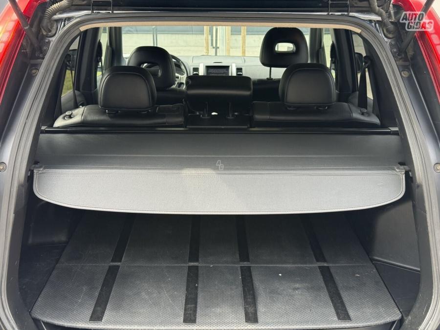 Black Nissan X-Trail 2012 in Riga, with an engine capacity of 2.00 L and mileage of 260 thousand km for 9400 €, photo 28 on AUTOMOTO.COM.LV