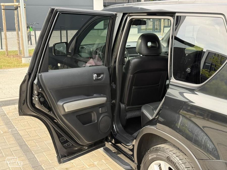 Black Nissan X-Trail 2012 in Riga, with an engine capacity of 2.00 L and mileage of 260 thousand km for 9400 €, photo 31 on AUTOMOTO.COM.LV