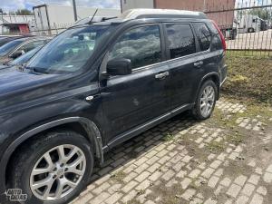 Black Nissan X-Trail 2012 in Marijampole, with an engine capacity of 2.00 L and mileage of 260 thousand km for 4800 €, photo 4 on AUTOMOTO.COM.LV