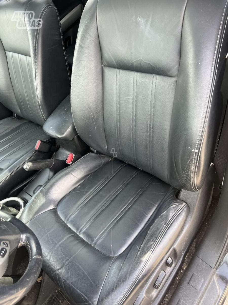 Black Nissan X-Trail 2012 in Marijampole, with an engine capacity of 2.00 L and mileage of 260 thousand km for 4800 €, photo 11 on AUTOMOTO.COM.LV