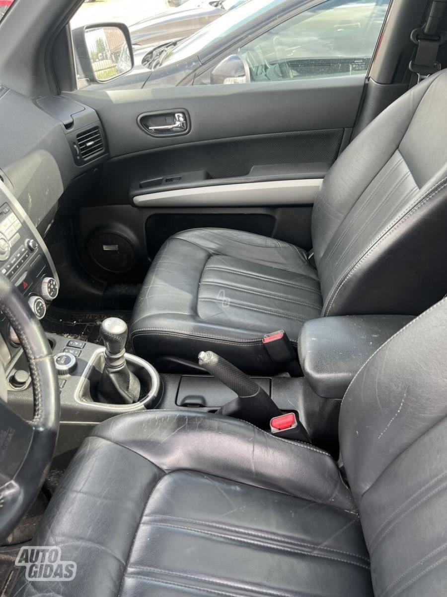 Black Nissan X-Trail 2012 in Marijampole, with an engine capacity of 2.00 L and mileage of 260 thousand km for 4800 €, photo 16 on AUTOMOTO.COM.LV