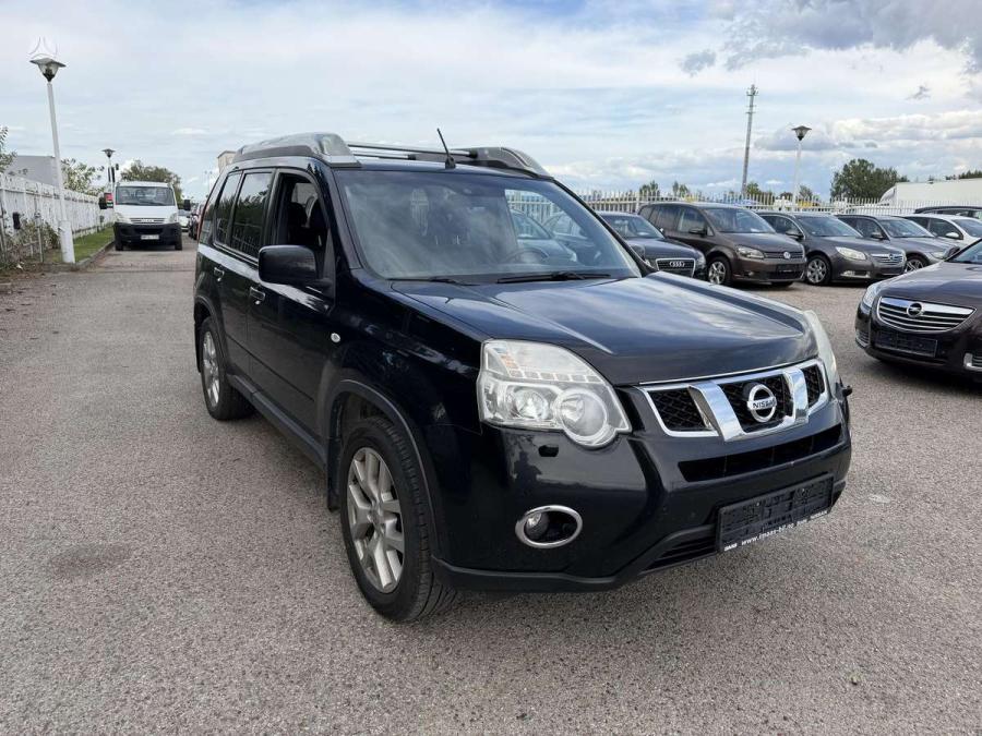 Black Nissan X-Trail 2012 in Marijampole, with an engine capacity of 2.00 L and mileage of 260 thousand km for 4950 €, photo 1 on AUTOMOTO.COM.LV