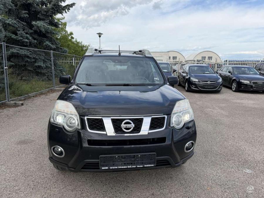 Black Nissan X-Trail 2012 in Marijampole, with an engine capacity of 2.00 L and mileage of 260 thousand km for 4950 €, photo 3 on AUTOMOTO.COM.LV