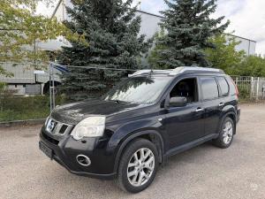 Black Nissan X-Trail 2012 in Marijampole, with an engine capacity of 2.00 L and mileage of 260 thousand km for 4950 €, photo 8 on AUTOMOTO.COM.LV