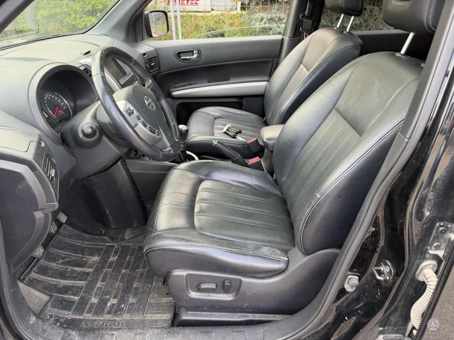 Black Nissan X-Trail 2012 in Marijampole, with an engine capacity of 2.00 L and mileage of 260 thousand km for 4950 €, photo 10 on AUTOMOTO.COM.LV