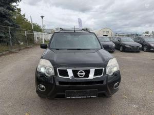 Black Nissan X-Trail 2012 in Marijampole, with an engine capacity of 2.00 L and mileage of 260 thousand km for 4650 €, photo 4 on AUTOMOTO.COM.LV