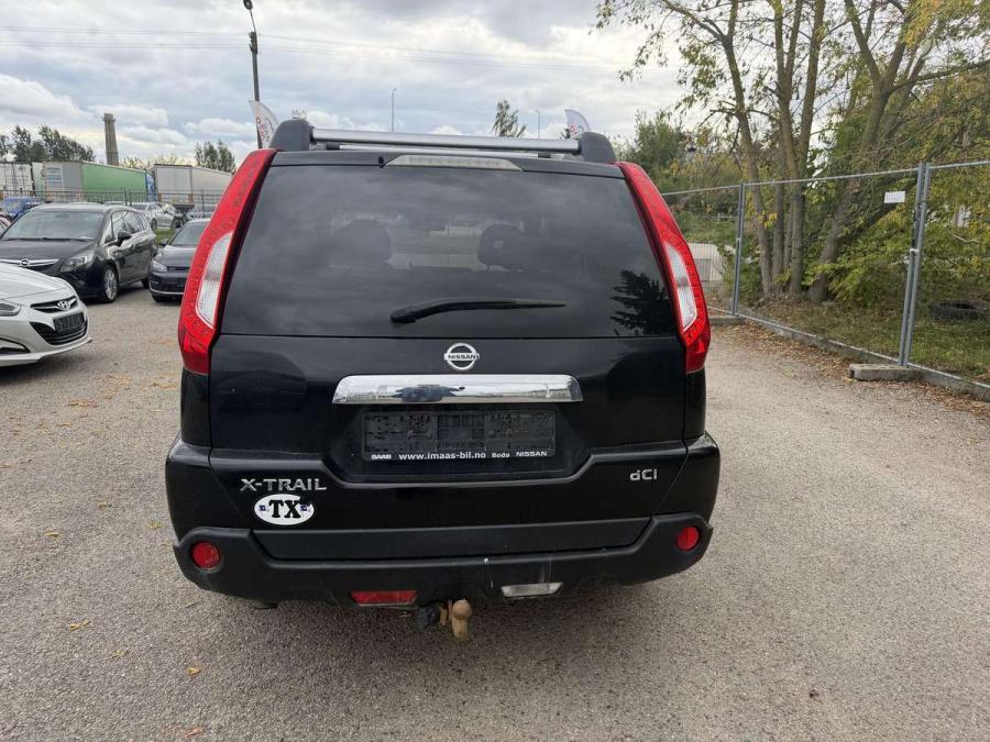 Black Nissan X-Trail 2012 in Marijampole, with an engine capacity of 2.00 L and mileage of 260 thousand km for 4650 €, photo 6 on AUTOMOTO.COM.LV