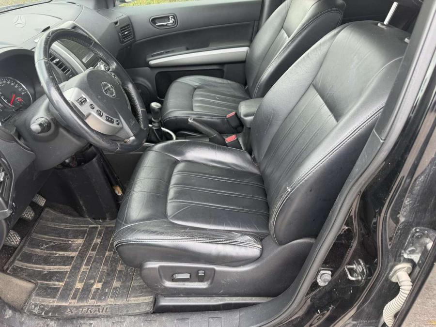 Black Nissan X-Trail 2012 in Marijampole, with an engine capacity of 2.00 L and mileage of 260 thousand km for 4650 €, photo 11 on AUTOMOTO.COM.LV
