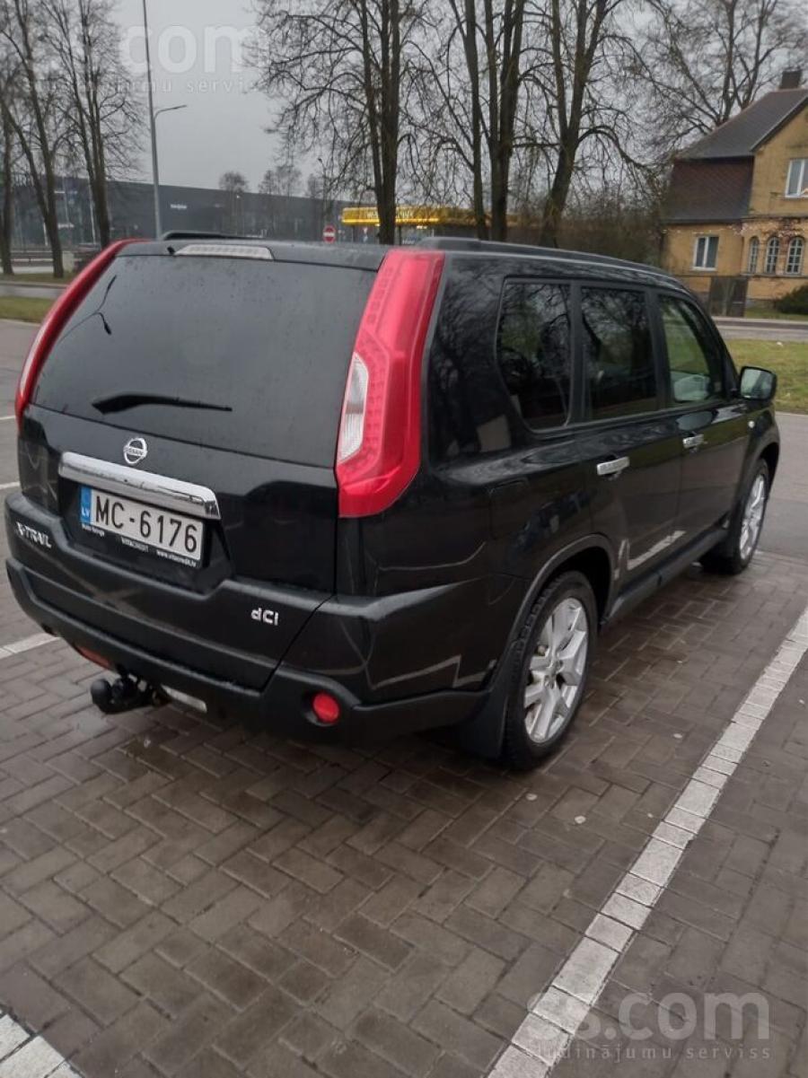 Black Nissan X-Trail 2013 in Riga, with an engine capacity of 2.00 L and mileage of 281 thousand km for 3500 €, photo 2 on AUTOMOTO.COM.LV