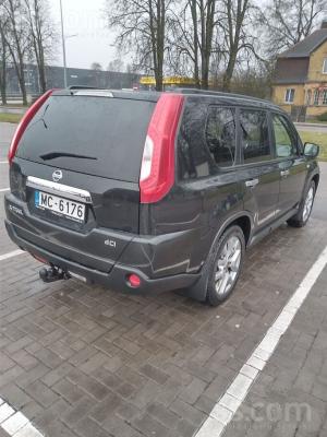 Black Nissan X-Trail 2013 in Riga, with an engine capacity of 2.00 L and mileage of 281 thousand km for 3500 €, photo 3 on AUTOMOTO.COM.LV