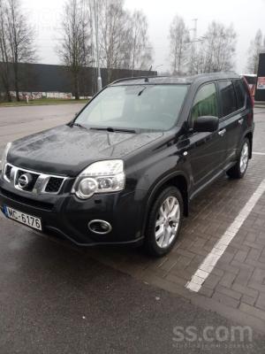 Black Nissan X-Trail 2013 in Riga, with an engine capacity of 2.00 L and mileage of 281 thousand km for 3500 €, photo 4 on AUTOMOTO.COM.LV