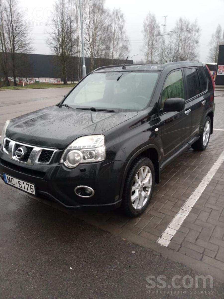 Black Nissan X-Trail 2013 in Riga, with an engine capacity of 2.00 L and mileage of 281 thousand km for 3500 €, photo 4 on AUTOMOTO.COM.LV