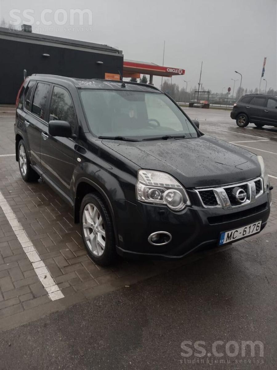 Black Nissan X-Trail 2013 in Riga, with an engine capacity of 2.00 L and mileage of 281 thousand km for 3500 €, photo 5 on AUTOMOTO.COM.LV