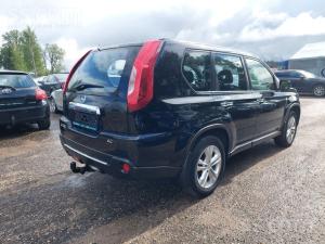 Black Nissan X-Trail 2014 in Cesis, with an engine capacity of 2.00 L and mileage of 183 thousand km for 12990 €, photo 3 on AUTOMOTO.COM.LV