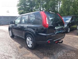 Black Nissan X-Trail 2014 in Cesis, with an engine capacity of 2.00 L and mileage of 183 thousand km for 12990 €, photo 4 on AUTOMOTO.COM.LV