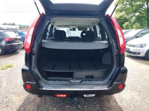 Black Nissan X-Trail 2014 in Cesis, with an engine capacity of 2.00 L and mileage of 183 thousand km for 12990 €, photo 12 on AUTOMOTO.COM.LV