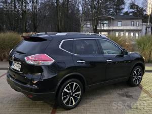 Black Nissan X-Trail 2014 in Jurmala, with an engine capacity of 1.60 L and mileage of 197 thousand km for 8990 €, photo 3 on AUTOMOTO.COM.LV