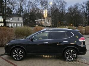 Black Nissan X-Trail 2014 in Jurmala, with an engine capacity of 1.60 L and mileage of 197 thousand km for 8990 €, photo 4 on AUTOMOTO.COM.LV