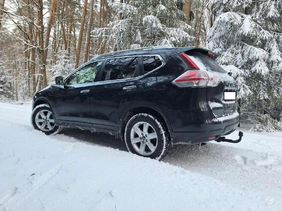 Black Nissan X-Trail 2014 in Klaipeda, with an engine capacity of 1.60 L and mileage of 305 thousand km for 7700 €, photo 1 on AUTOMOTO.COM.LV