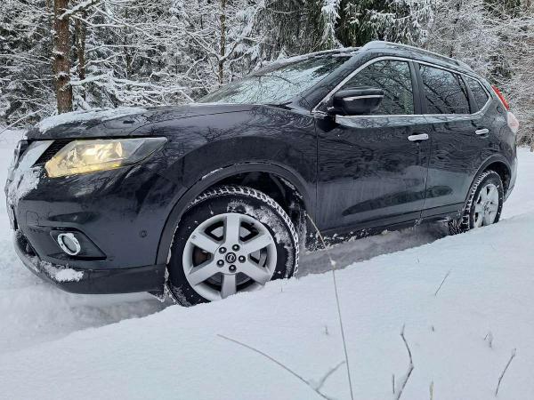 Black Nissan X-Trail 2014 in Klaipeda, with an engine capacity of 1.60 L and mileage of 305 thousand km for 7700 €, photo 3 on AUTOMOTO.COM.LV
